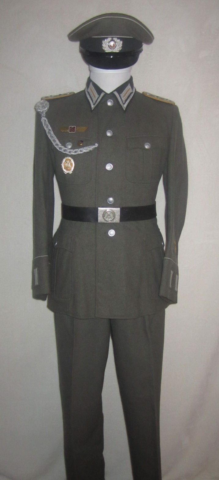 Uniformen der DDR: NVA Nachrichtentruppen Oberfeldwebel Ausgangsuniform ...