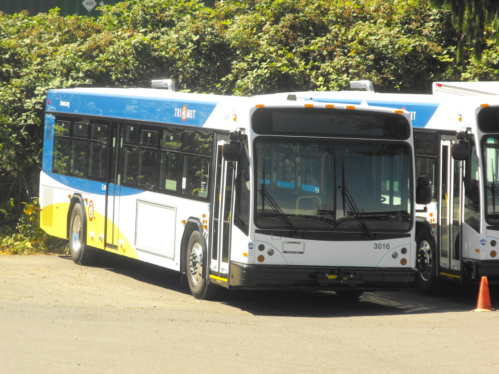 RANTINGS OF A FORMER TRIMET BUS DRIVER: TriMet's new 3000 series buses ...