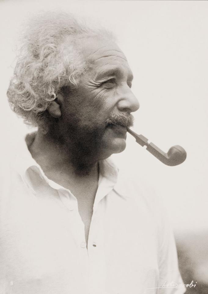 Famous Pipe Smokers: Albert Einstein