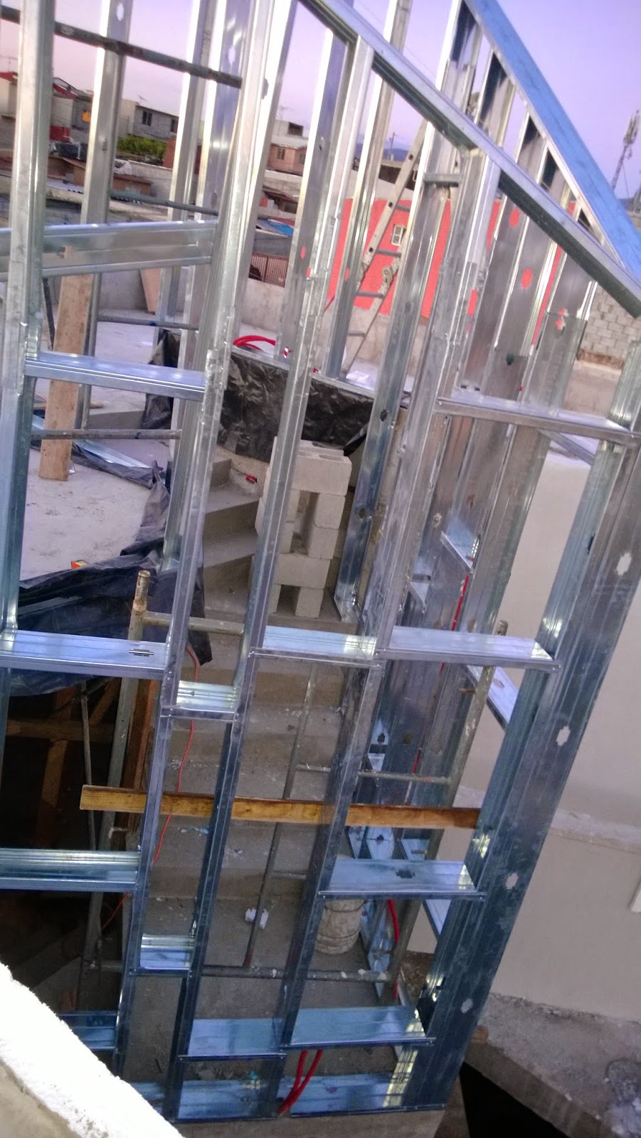 E.V.I., Arq. Gerardo Hernández Toledo: Muros de Poste Metálico, Durock ...