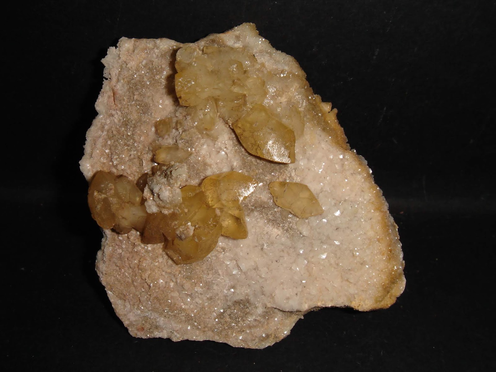 MineralesDB: Calcitas de Camargo, Cantabria, (II)