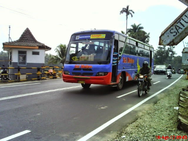 Kumpulan Foto Bus Bumel AKDP dan AKAP Yang Melintas Kebumen