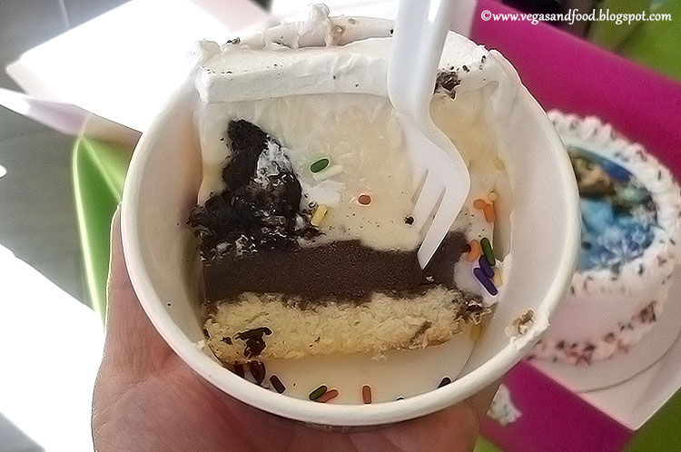 fro-yo cakes at Menchie's in Encino - Vegas and Food