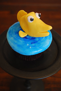 i eat sweet: Finding Nemo cake & cupcakes