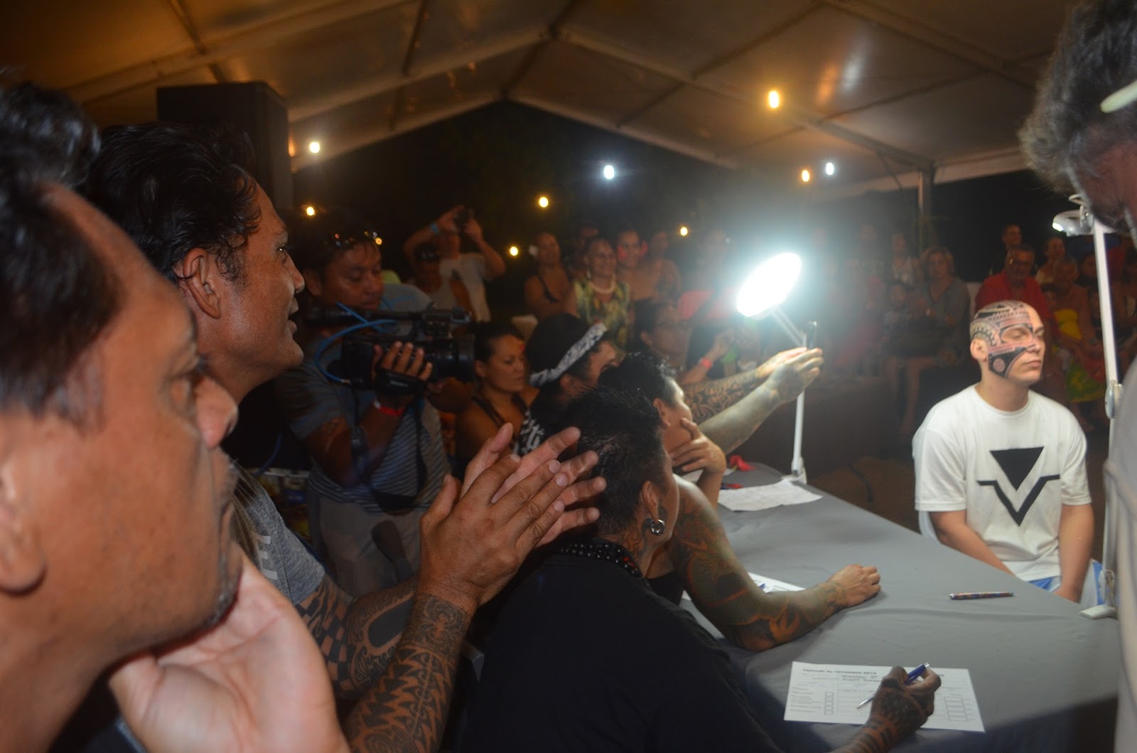 Tahiti boxing the mountain: Patu