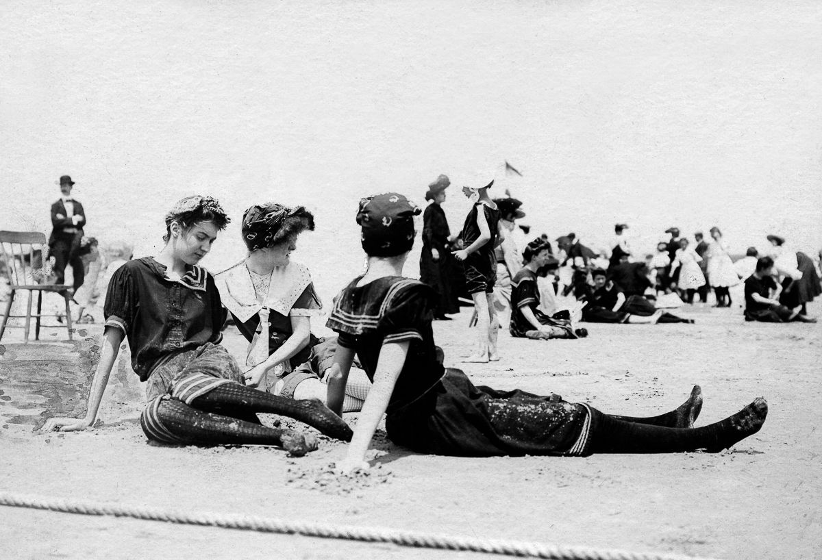 24 Amazing Vintage Photographs That Capture Everyday Life of Coney ...