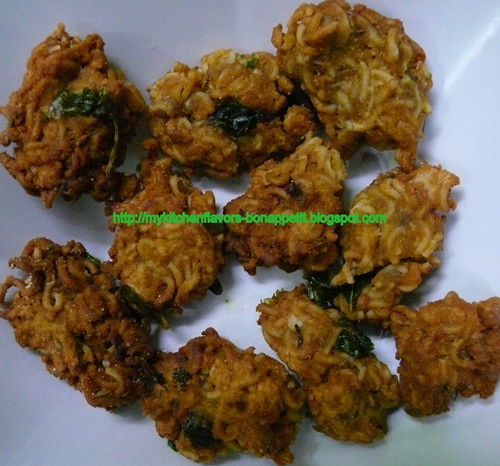 My Kitchen Flavors - Bon Appetit!: Noodles Pakoda (Pakora)