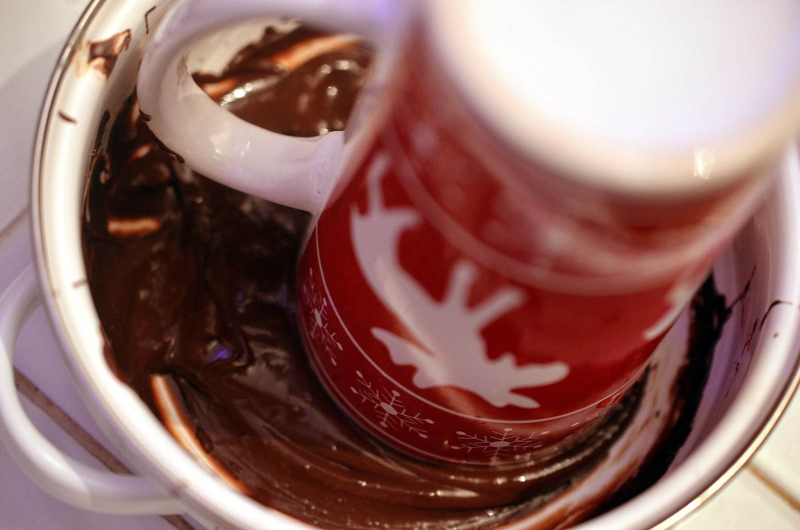 Lapte cald cu cacao si bezele – Alexandra’s kitchen