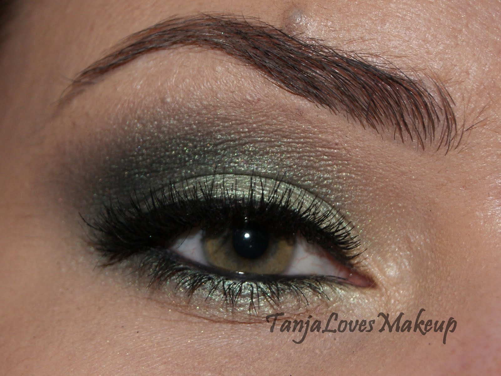 EOTD: MAC's Bows & Curtseys: green smokey eye - Tanja Loves Makeup