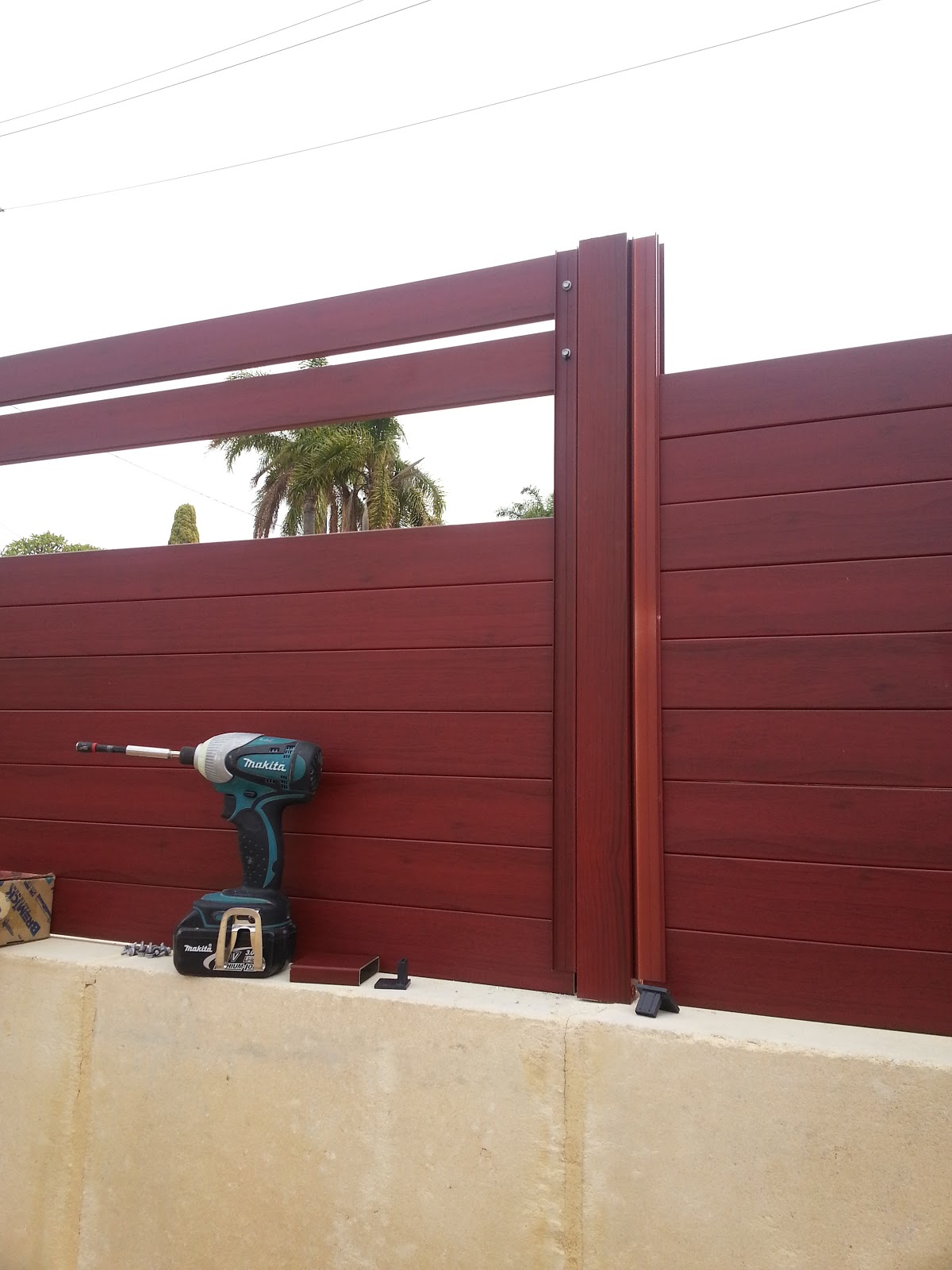 Jarrah Jungle: Courtyard Project - How To Install Fence Slats