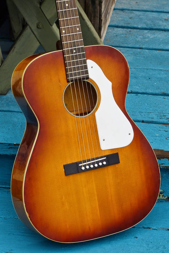 c.1968 Harmony-made H162 Silvertone 000-size Guitar