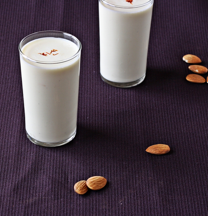 Versatile Vegetarian Kitchen: Badam Milk / Sweetened Almond milk