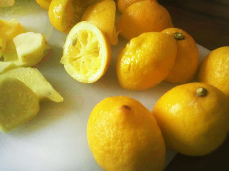 GRAZING WITH DANI: Lemon Ginger Detox Drink