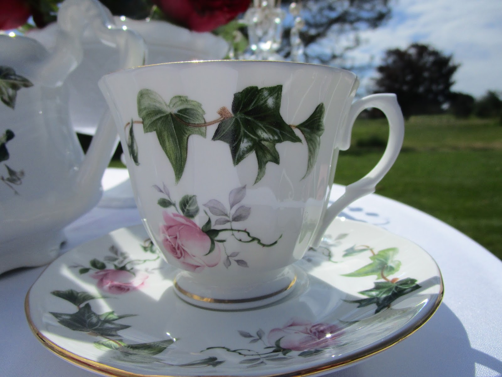 Karen's Cottage and Castle: Roses and Ivy for Tea Time