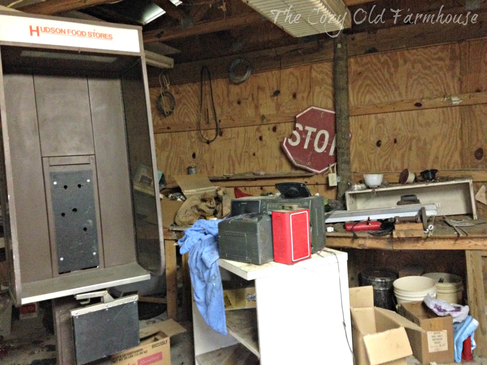 The Cozy Old "Farmhouse": Barn Pickin' Adventure