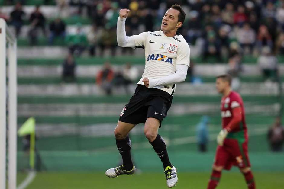 Rodriguinho estipula data de quando retornará ao Corinthians