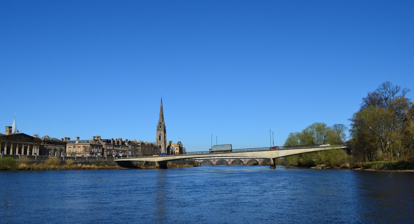 Tour Scotland: Tour Scotland Photographs Video River Tay Perth ...
