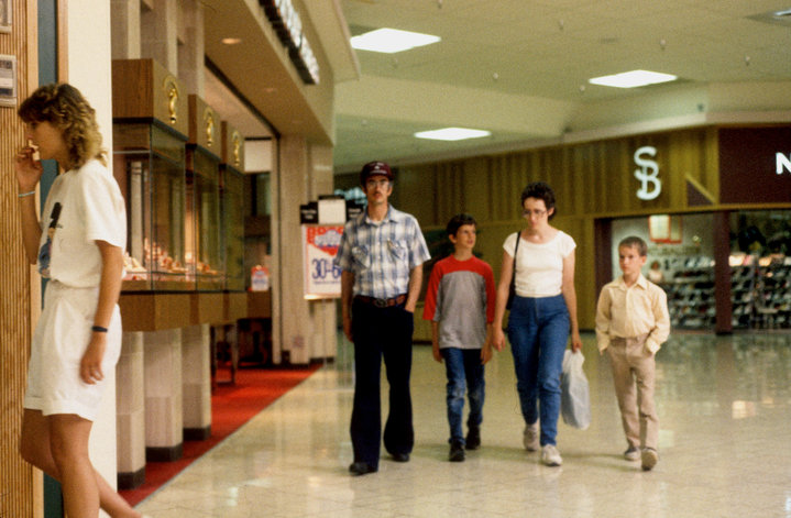 Candid Photos Taken at Malls Across America That Brought Us Back to the ...