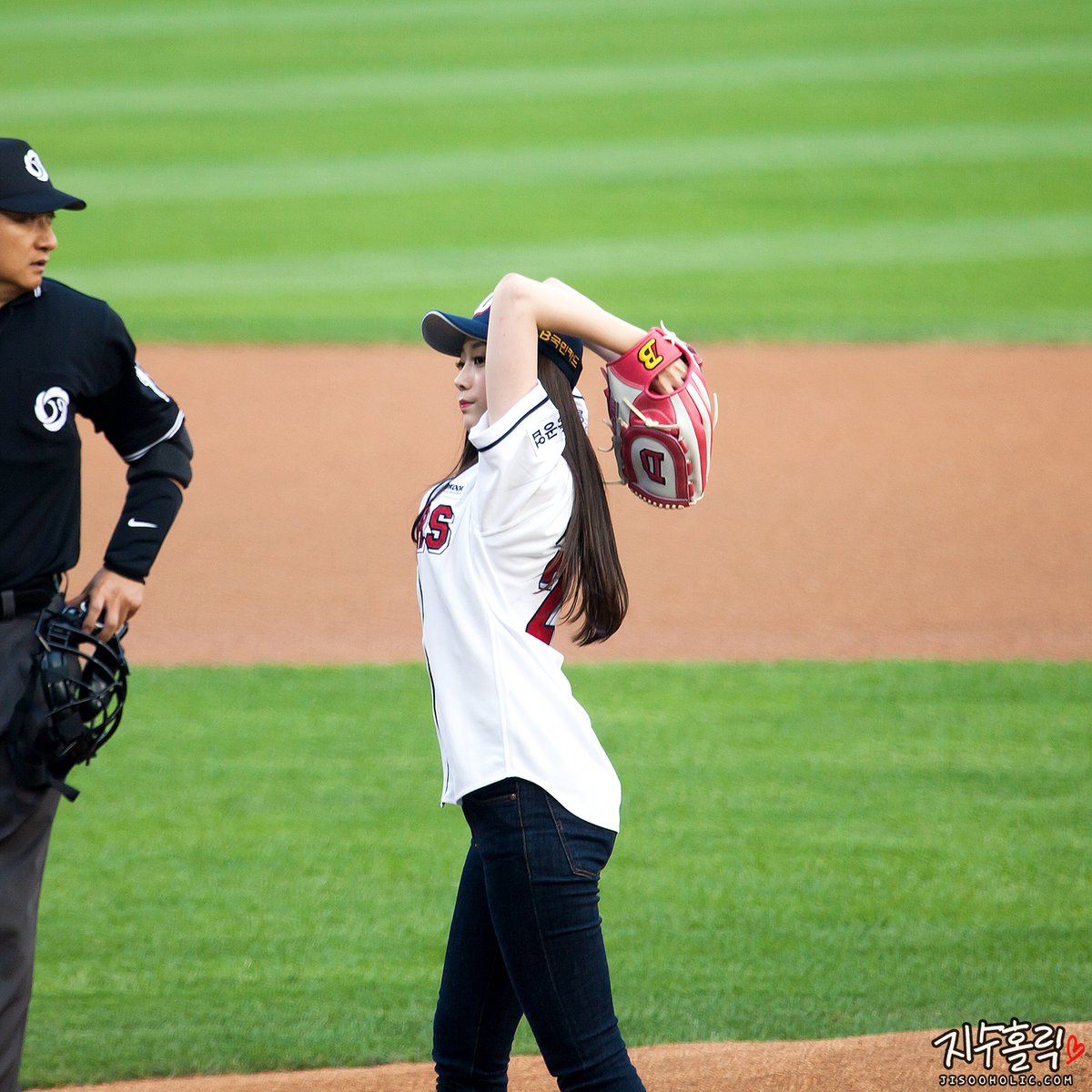 Kpop - This Idol Transforms Into A Pretty Baseball Girl | Kpop News And ...