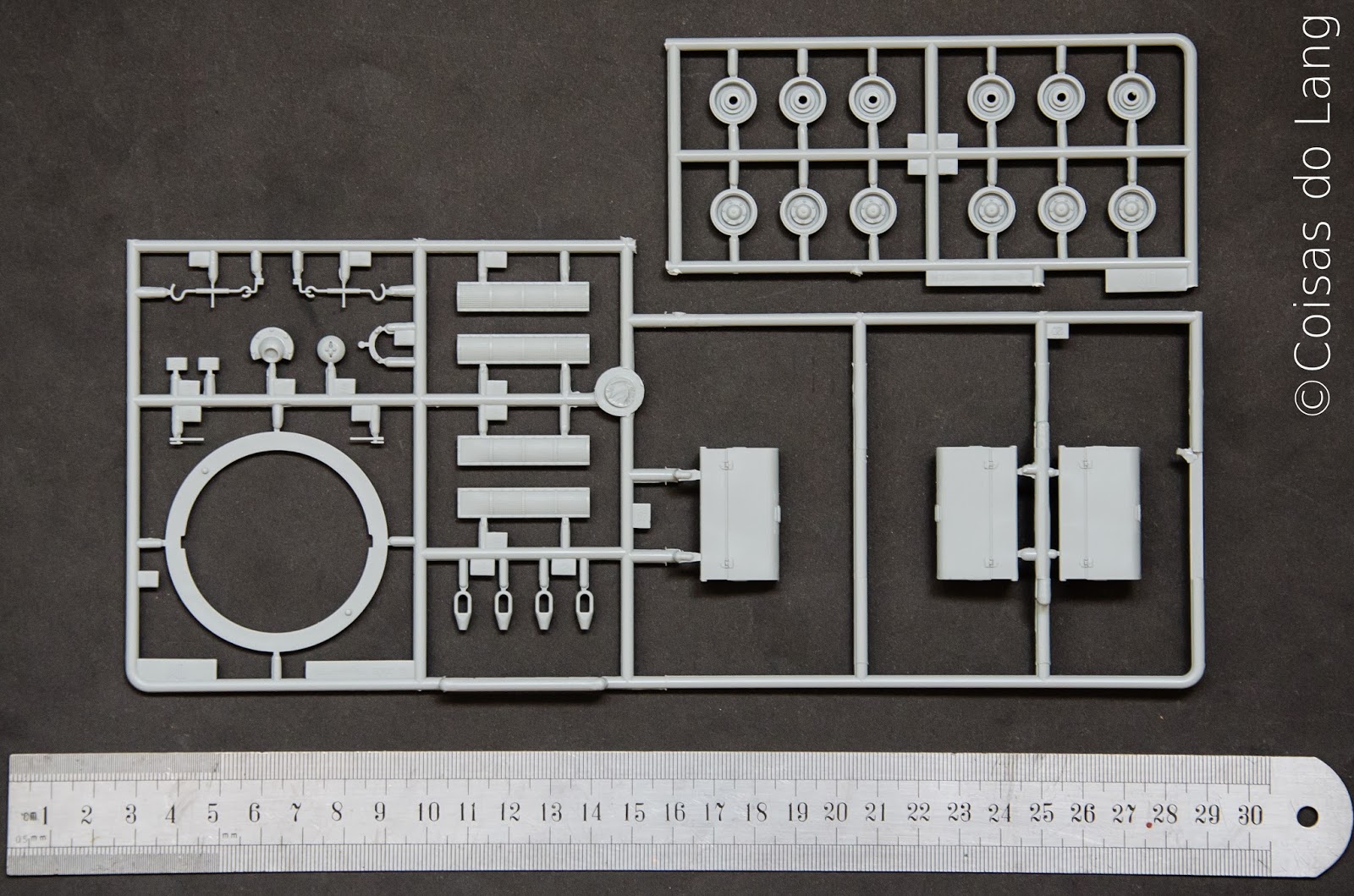 Review - Trumpeter 00312 - Russia KV-2 Tank