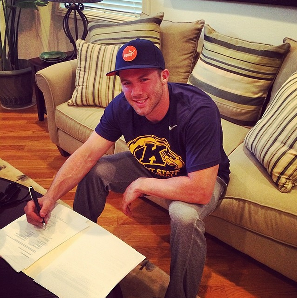 Julian Edelman officially re-signs with Patriots