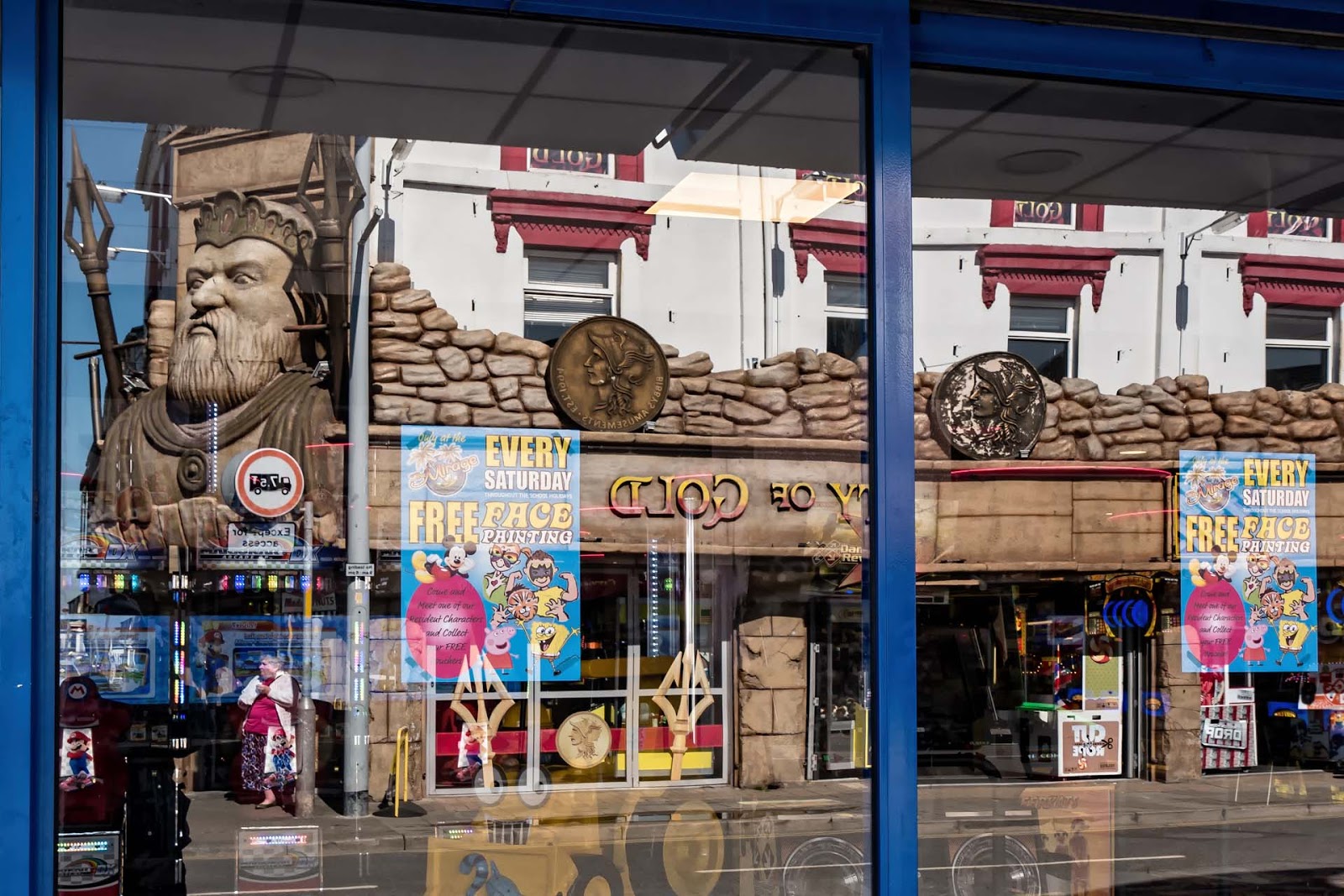 Lincolnshire Cam: Mablethorpe, the main street.