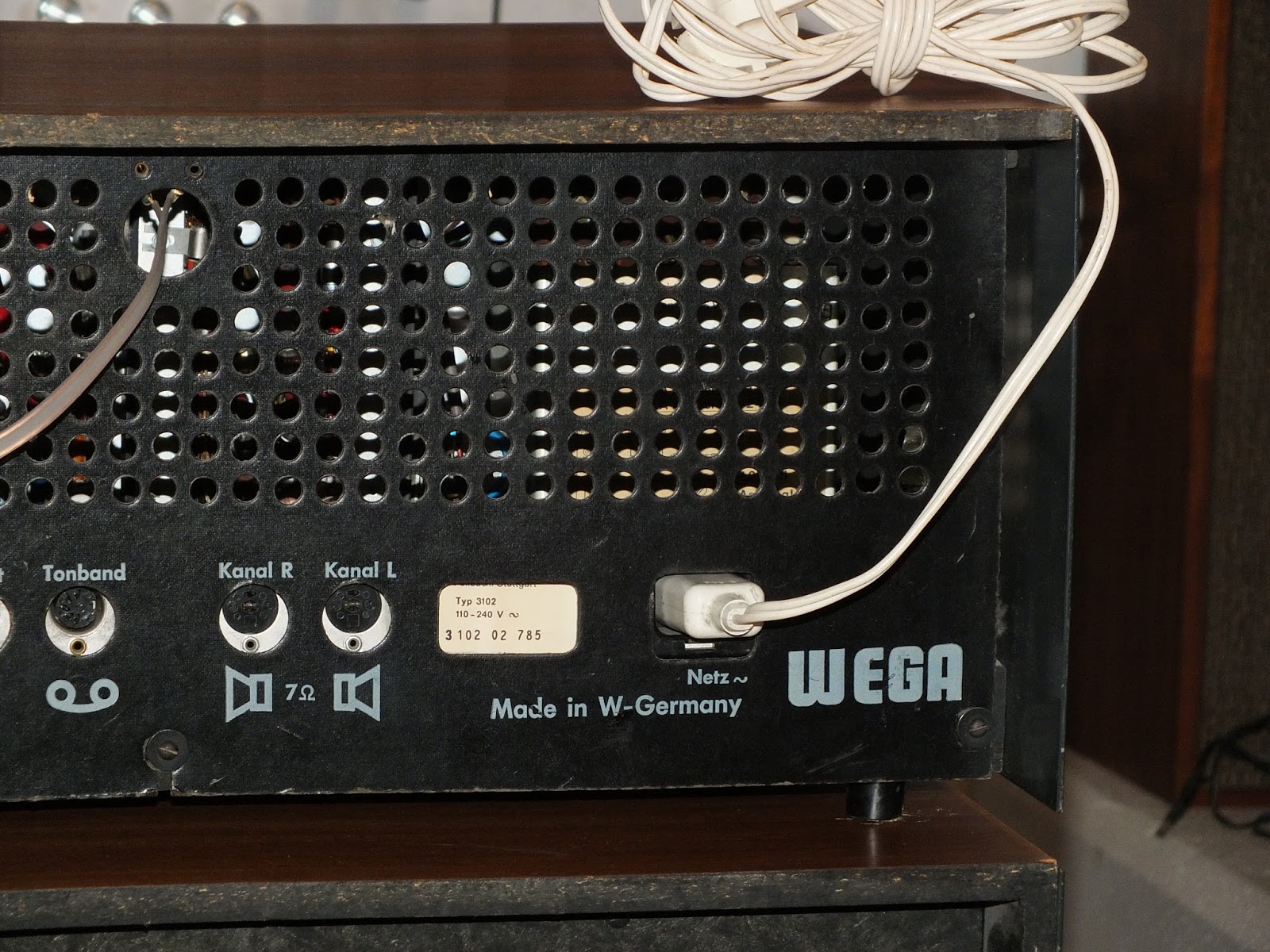 Infrequent Sound [sex.tex] technology: Wega 3102 (Nuss/Teak) Tube ...