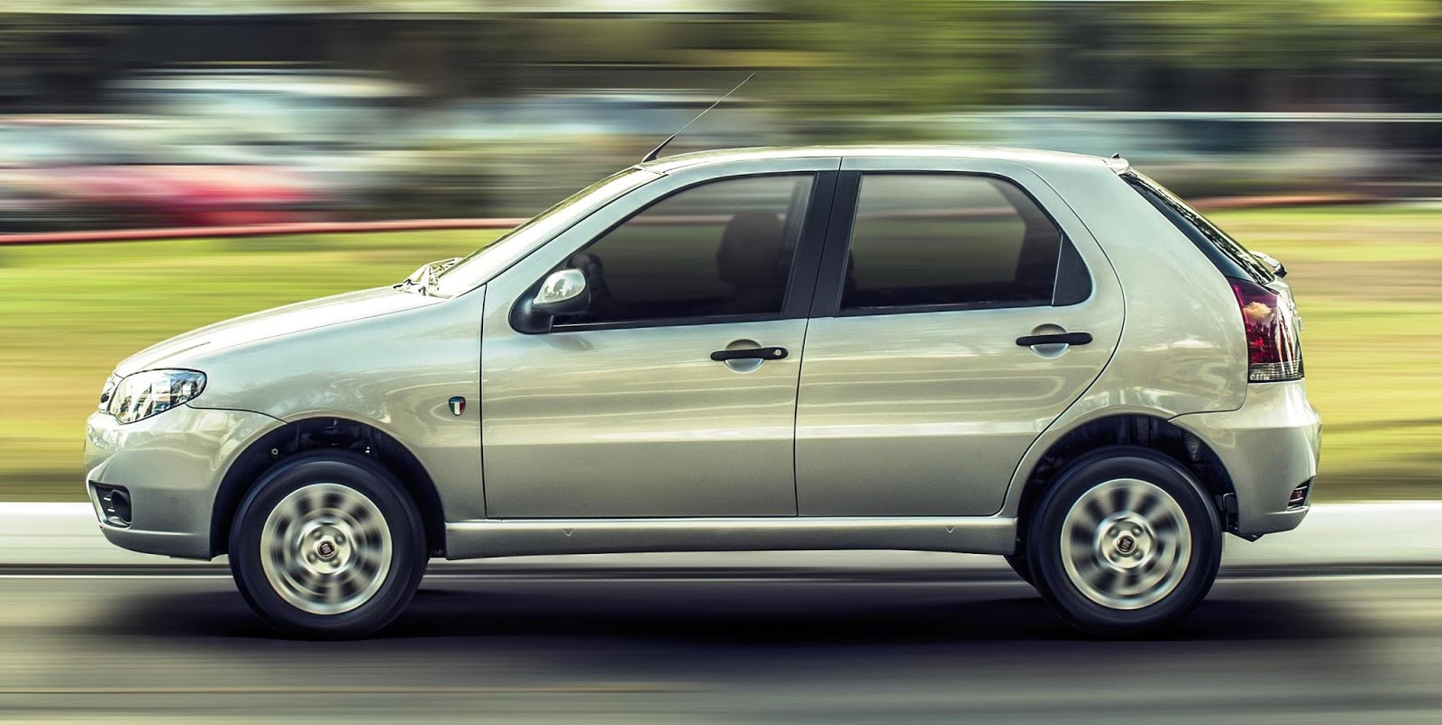 Fiat Palio Fire estreia série especial Itália