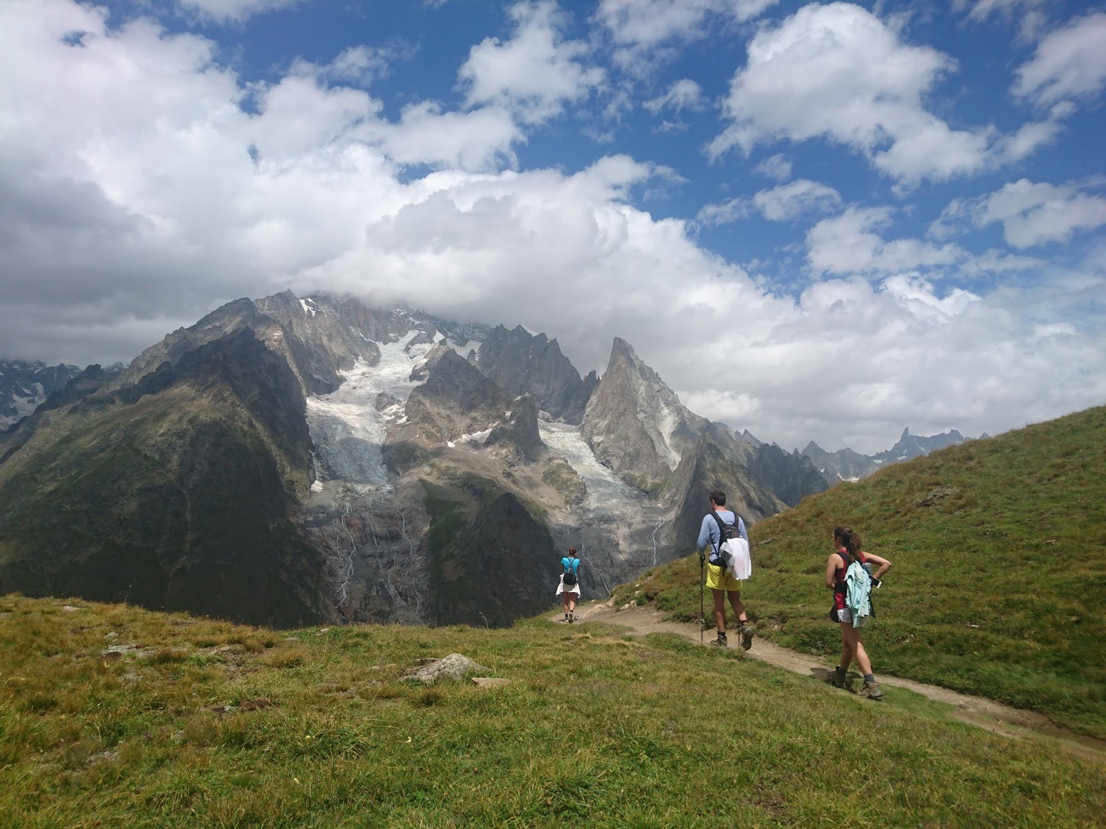 TARMACHAN MOUNTAINEERING: TMB DAY 3, ITALY & HIGH LEVEL ROUTE ABOVE VAL ...