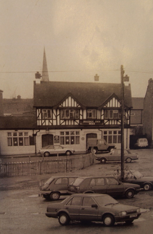 Shove it, Chuck it, Toss it...: Bridge Inn, Worcester