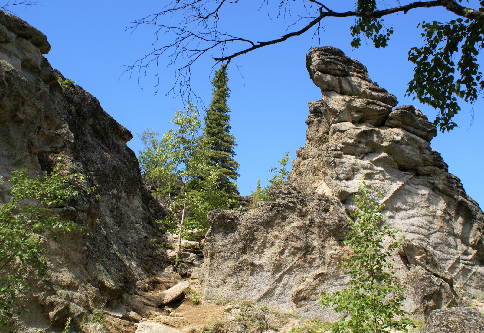 Hike up the Angel Rocks Trail