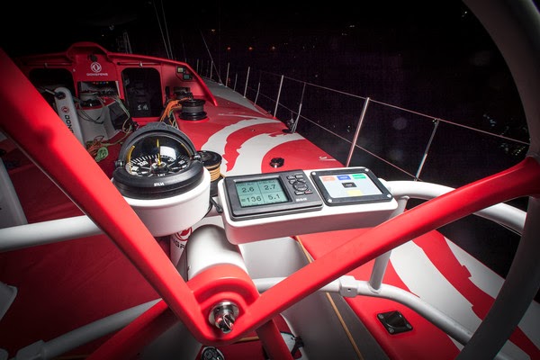 Images / Le nouveau VO65 Team Dongfeng en détails, sous l'oeil de Ian ...