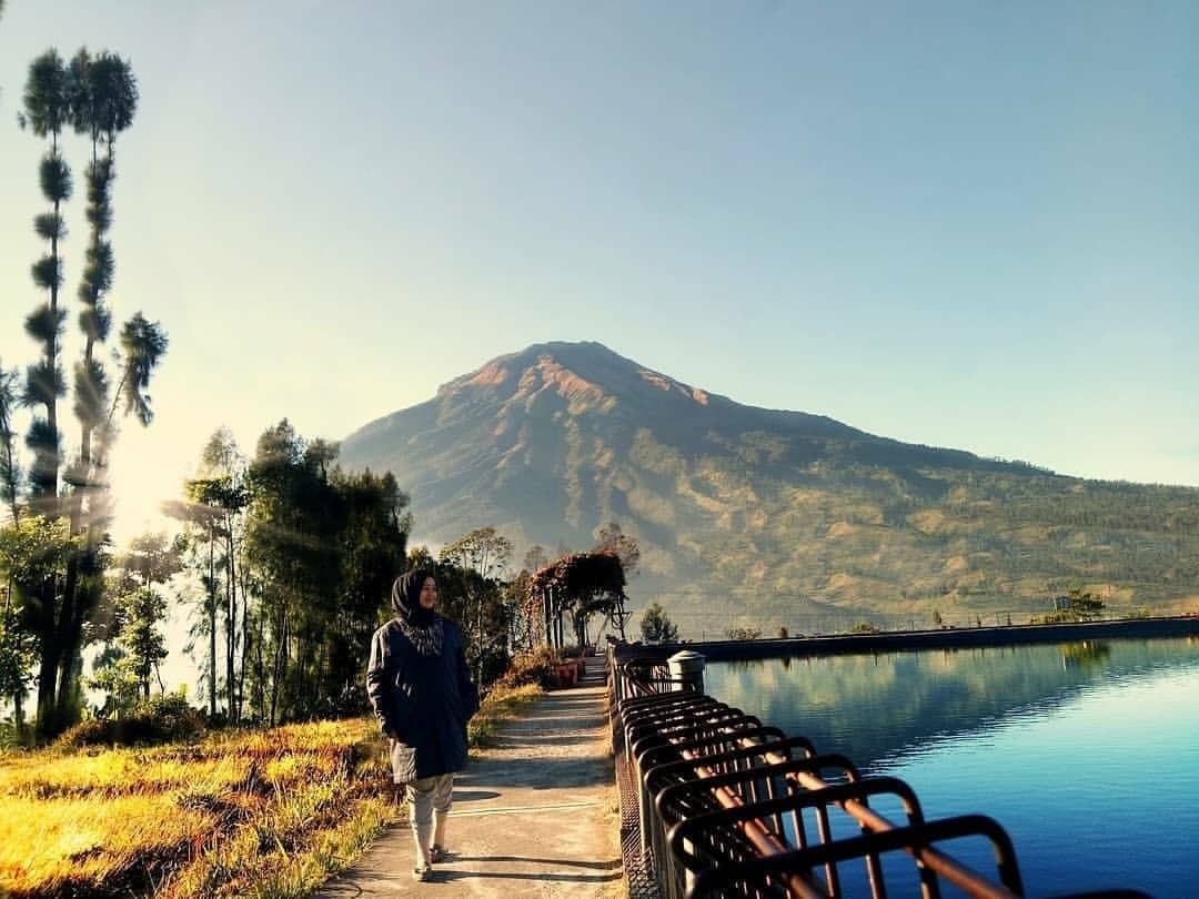 Indahnya Panorama Gunung Sindoro dari Embung Kledung, Temanggung