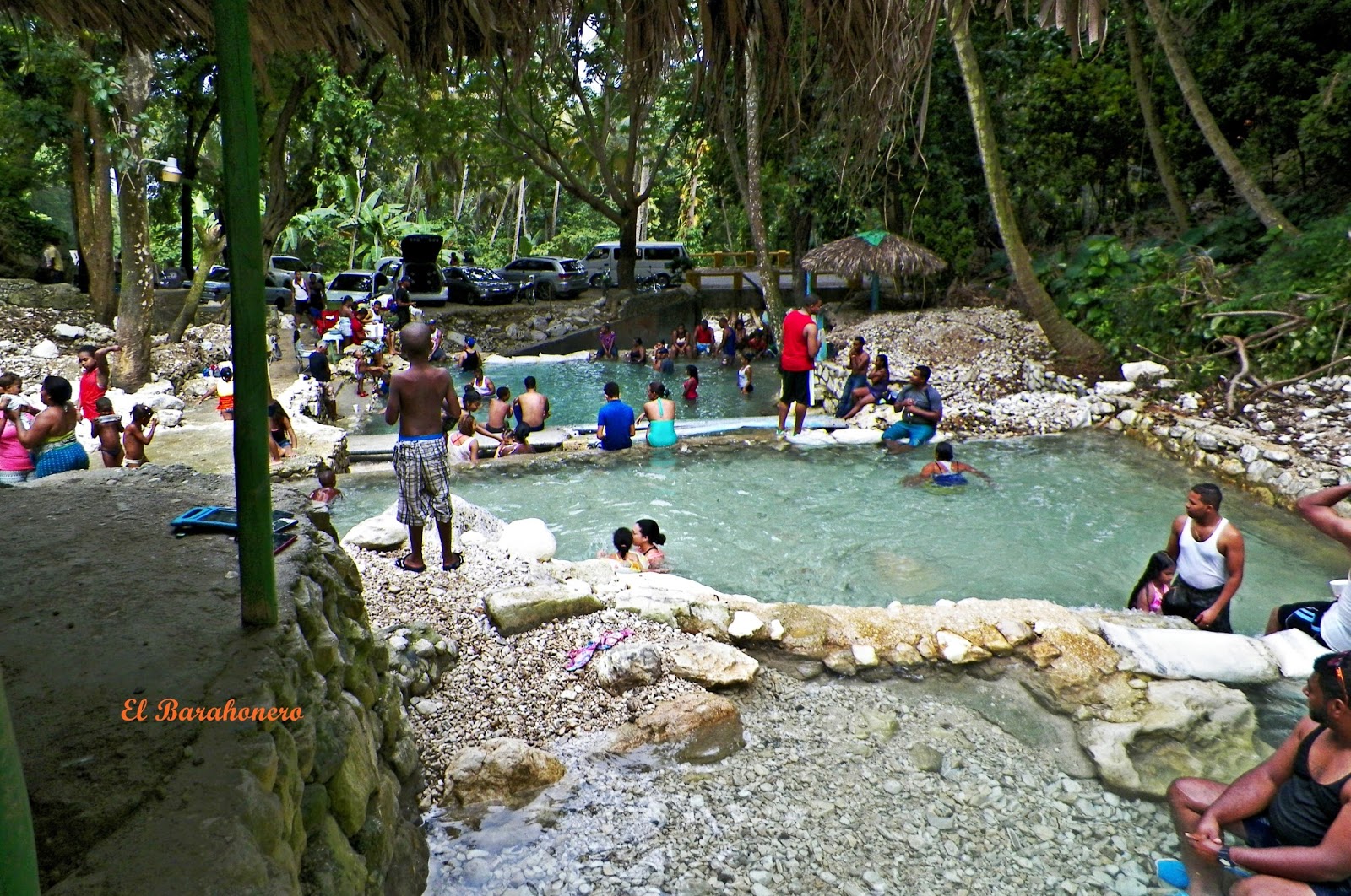 San Rafael a la orilla de la carretera, en Barahona, República ...