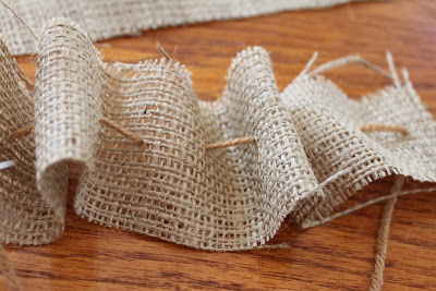 do it yourself divas: DIY: Burlap Garland and Tulle Garland