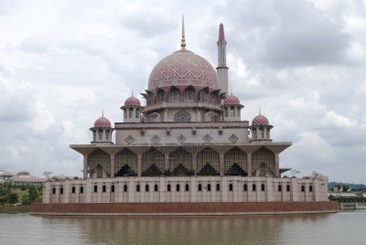Welcome to the Islamic Holly Places: Putra Mosque (Putrajaya) Malaysia