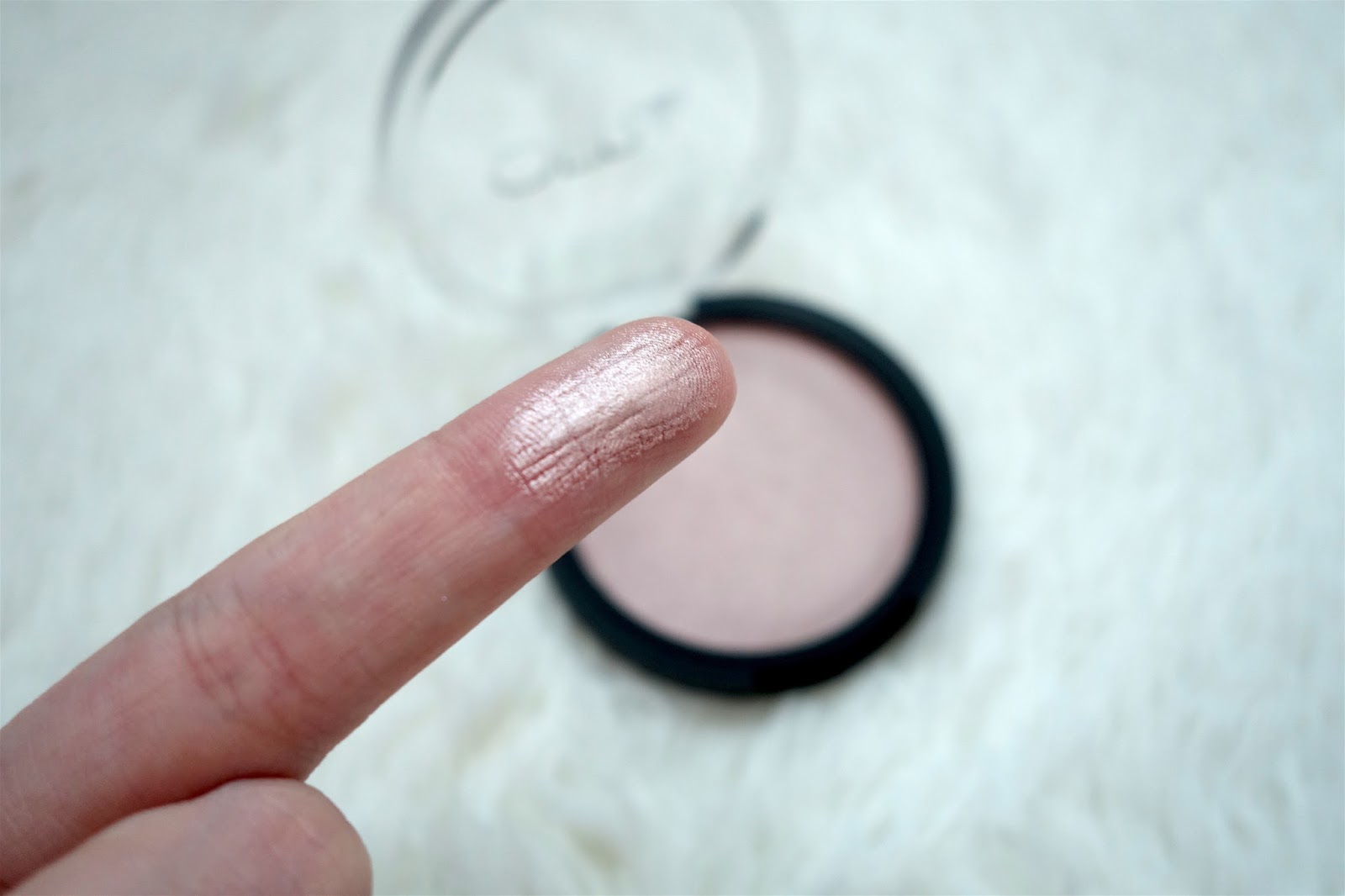 Let's talk about pink powder highlighters : r/MakeupAddiction