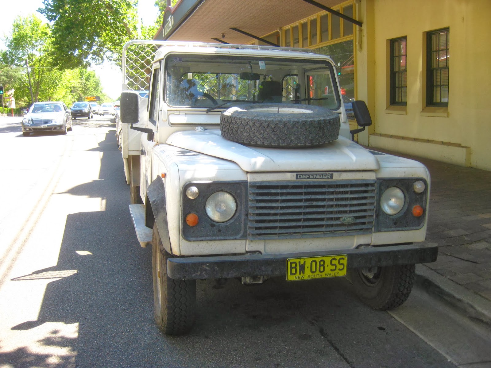 Aussie Old Parked Cars: 1993 Land Rover Defender Tdi Ute