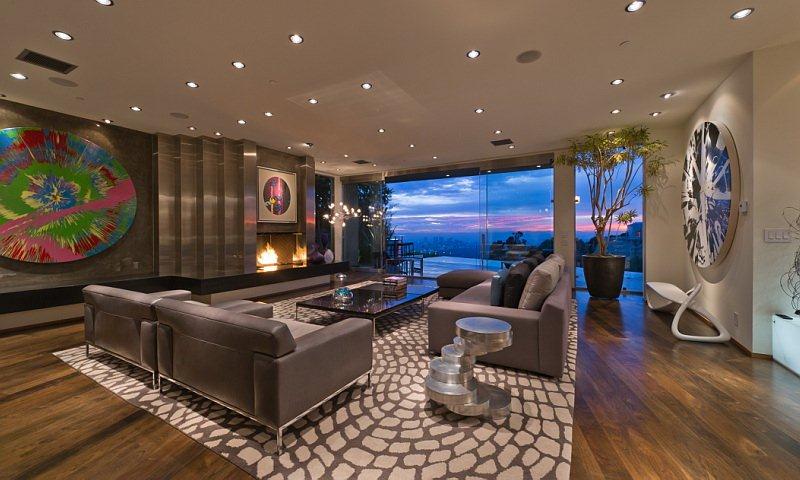 Passion For Luxury : Bachelor house