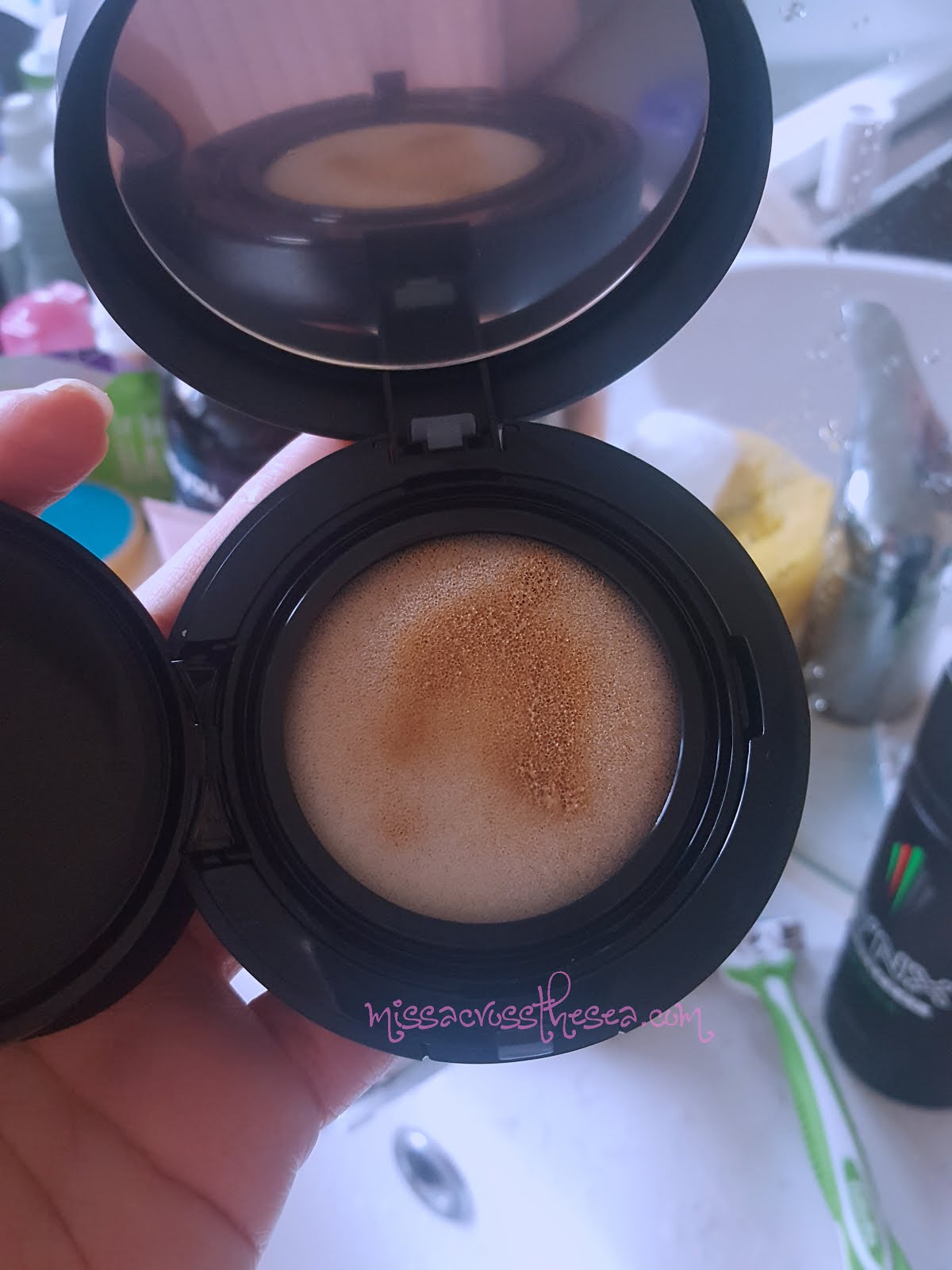 Miss Across the Sea (Eng): April Skin Magic Snow Cushion Black