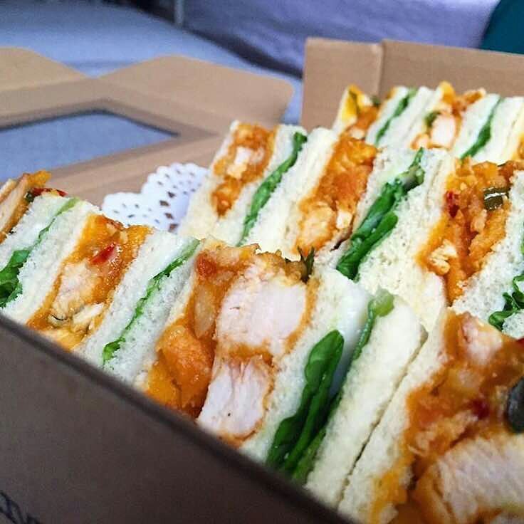 Menikmati sandwich sedap dari Garsa Kitchen - Cerita Ita