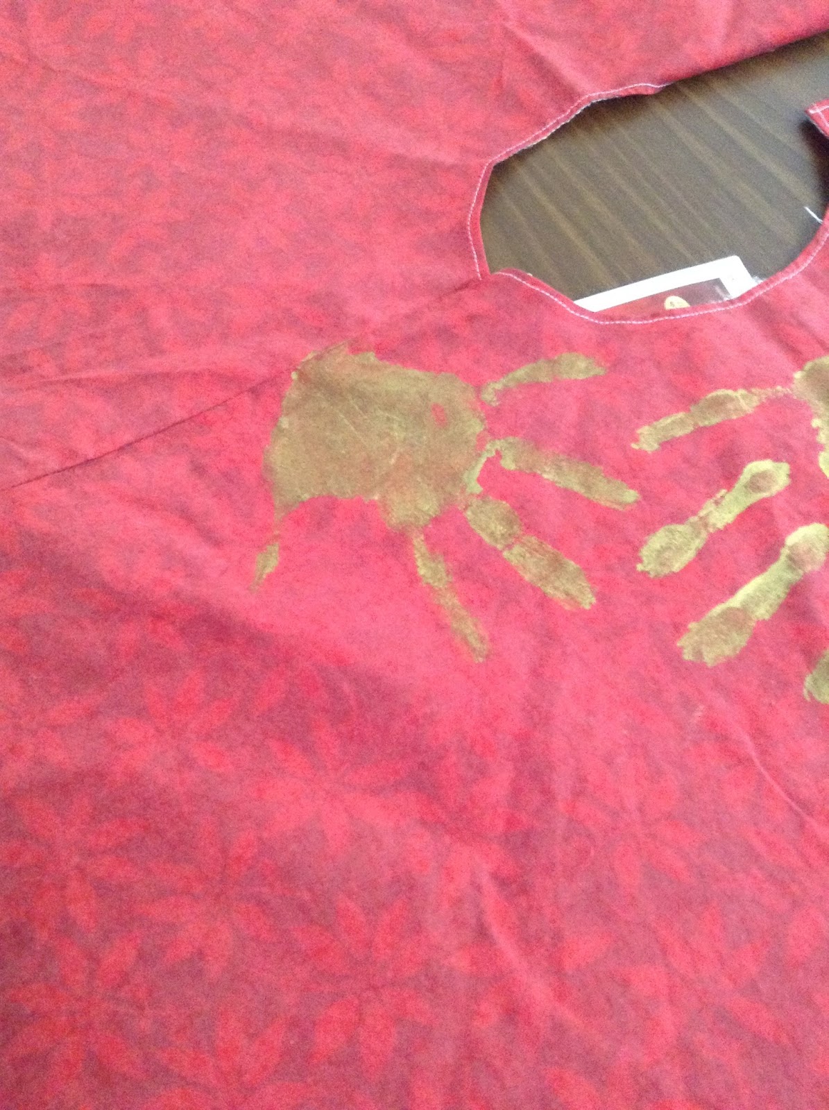 Show Me Sewing: Hand Print Tree Skirt - Tutorial