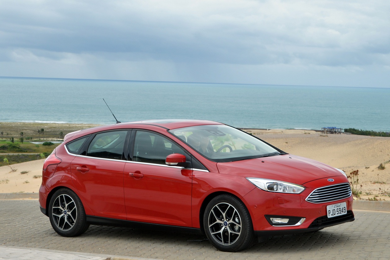 Ford lança Focus Hatch 2016, reestilizado e com novos itens