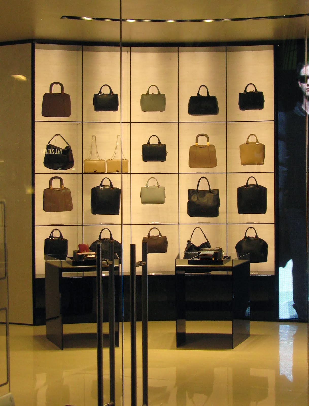 eyeAm viewOnRetail: December 2013