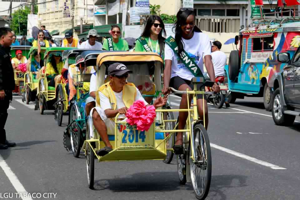 BE COOL IN BIKOL (PHILIPPINES): Miss Earth 2012 Candidates in Tabaco City