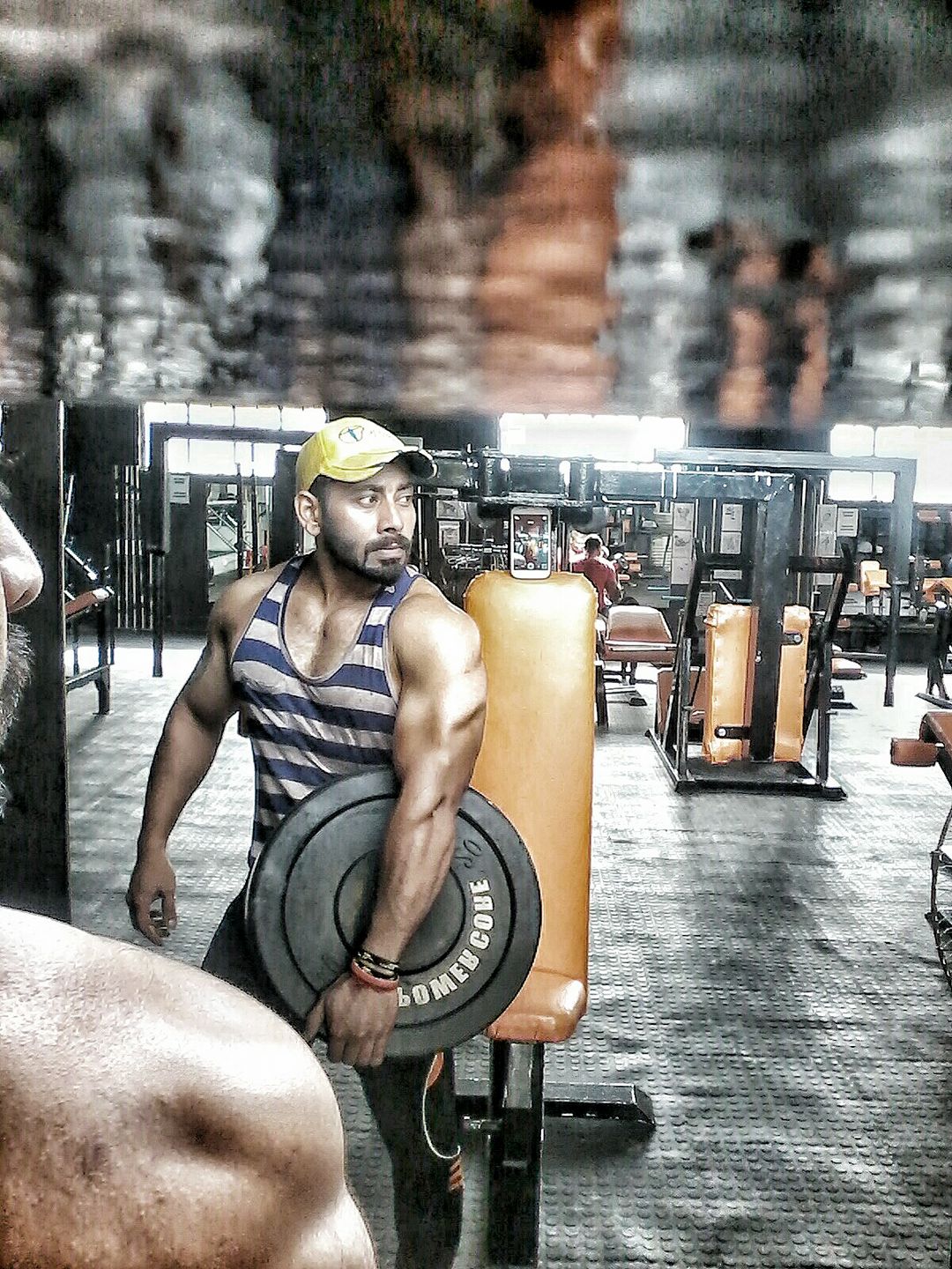 world bodybuilders pictures: lahore based muscles builder kamil khan