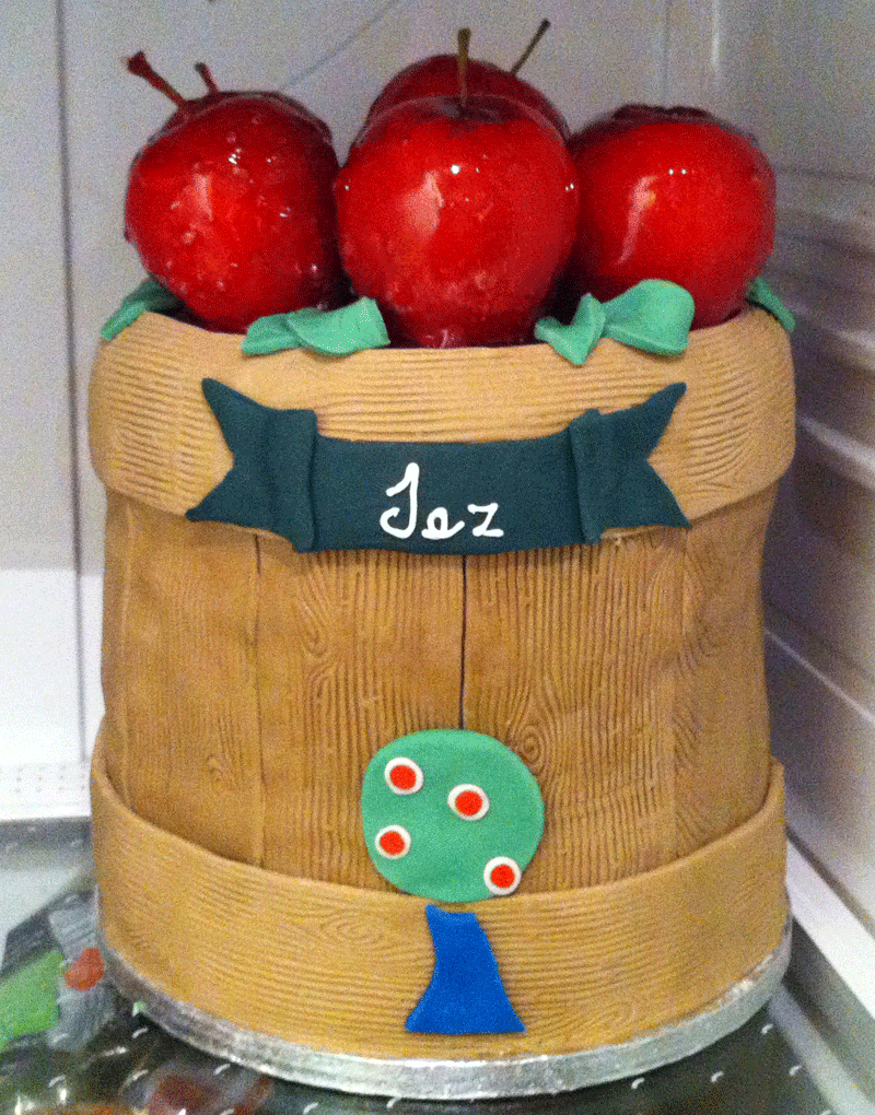 deluxe-cakes-cider-barrel-cake