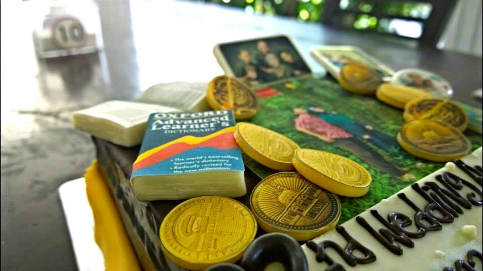 KUE ULANG TAHUN PERKAWINAN OWNER GERAI DINAR MALANG DAN TRANSBAHASA