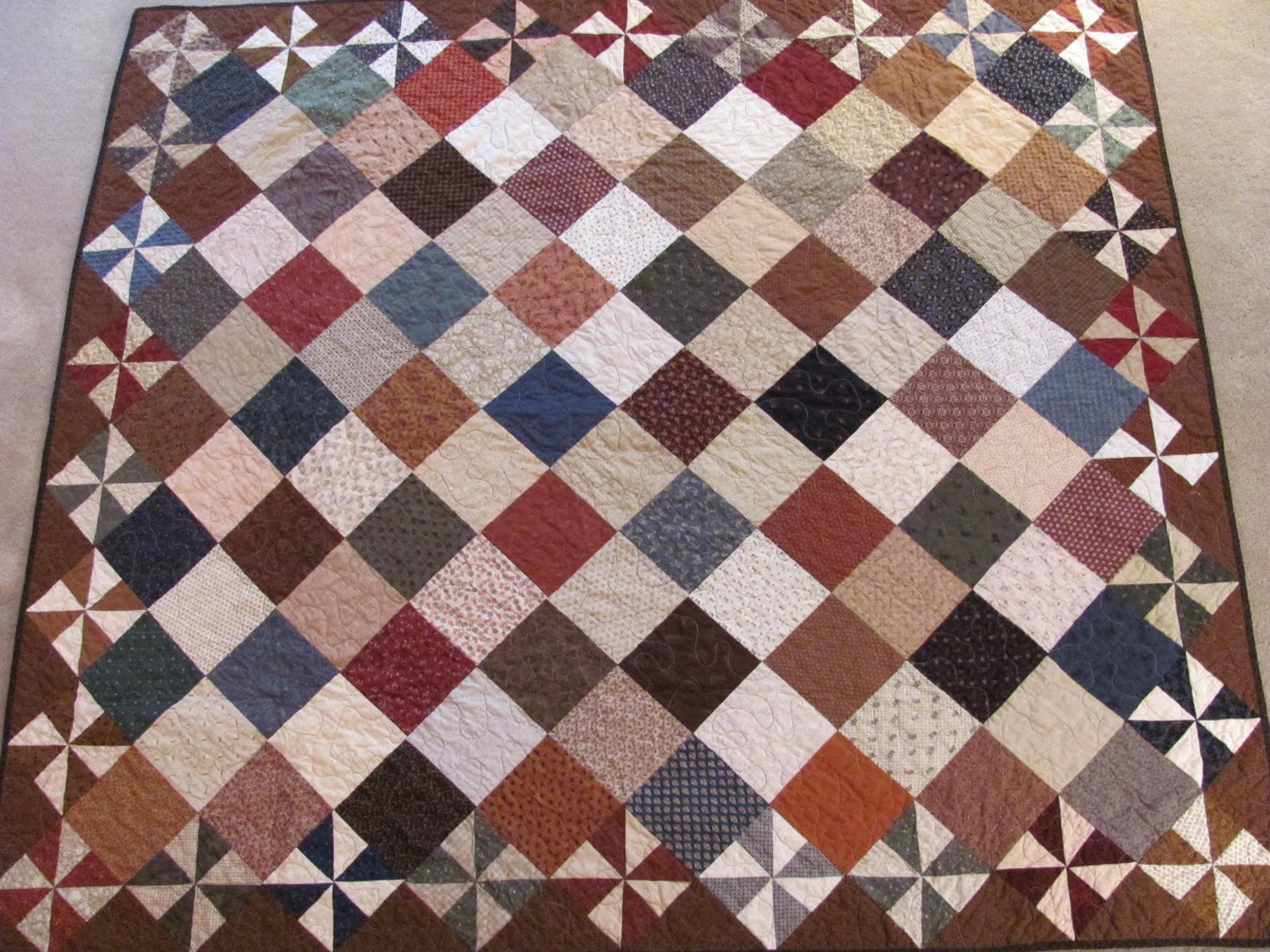 LaDeeDa Quilts: Bordering pinwheels