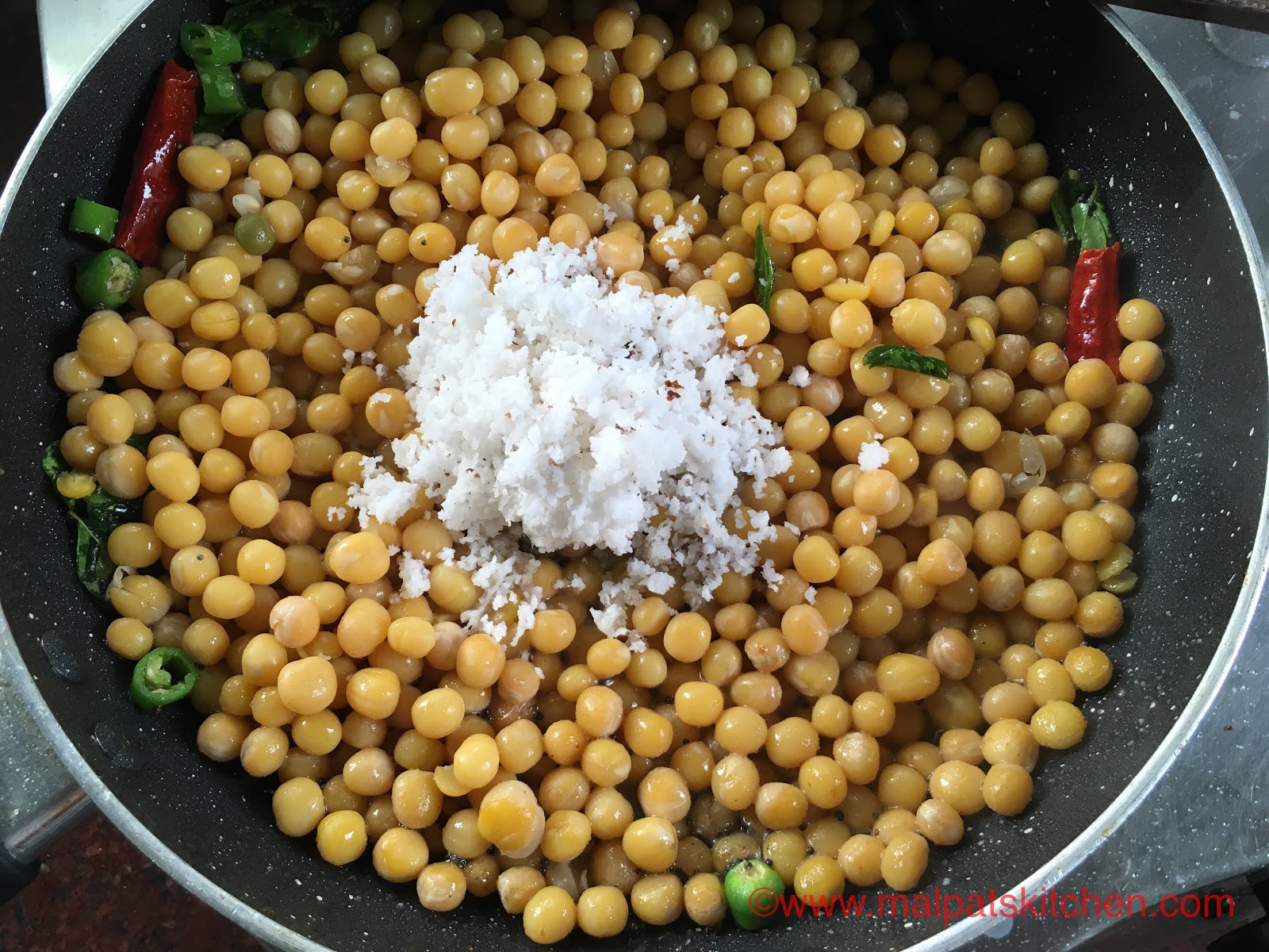 THENGAI-MANGAI-PATTANI SUNDAL, how to make dry peas sundal with coconut ...